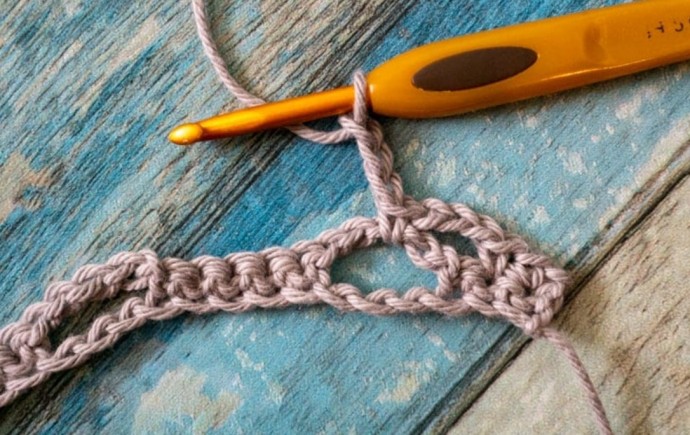 How to Crochet the Woven Lattice Stitch Photo Tutorial — Brilliant Life ...